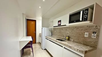Apartamento | Cozinha privada | Geladeira, micro-ondas