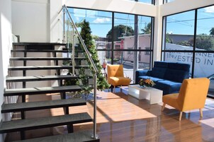 Área de estar no saguão