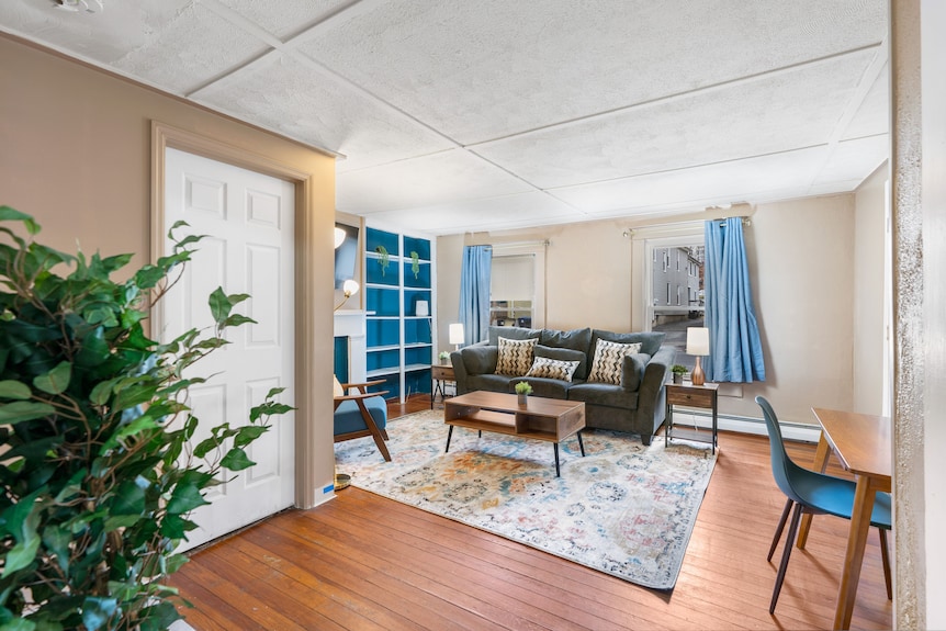 King Bed Private Parking Fast Internet - Highland, NY