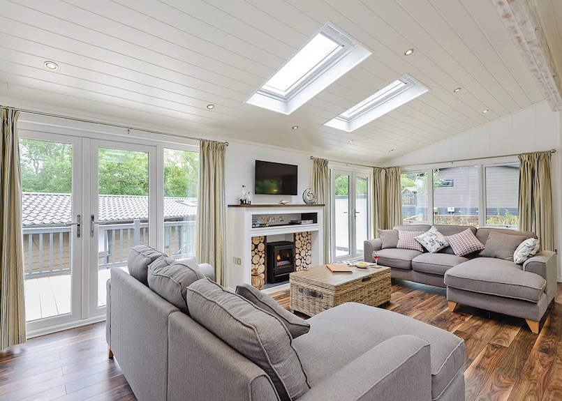 2 Bedroom Accommodation In Wootton Bridge, Nr Cowes - Hampshire