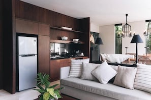 Vila família, 3 quartos, piscina particular | Área de estar | TV LED 42 polegadas com canais a cabo, TV