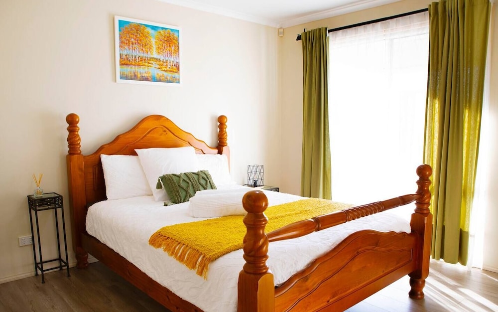 Corner Cottage - Dandenong