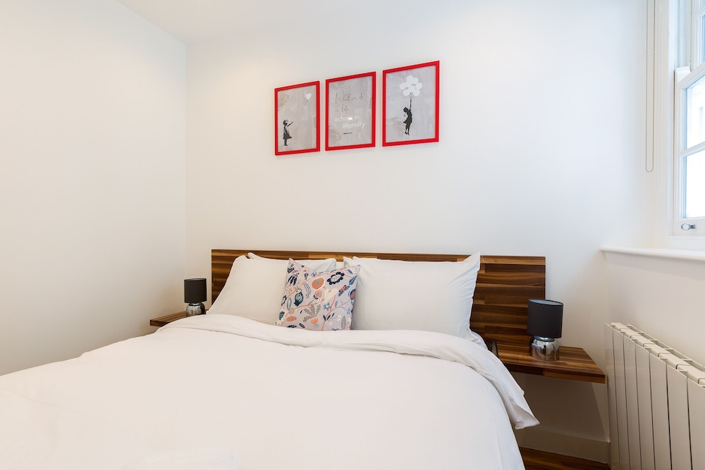 Spacious 4 Bedrooms Flat In New Oxford Street - London
