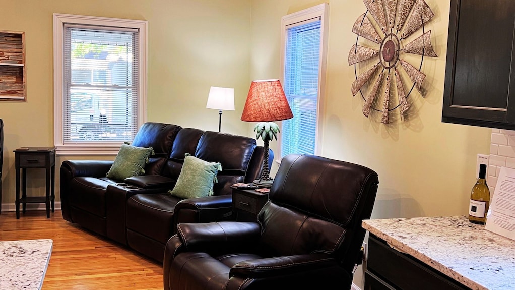 Home Near Usc, Perfect For Families & Graduations - Deja Blues - Riverbanks Zoo & Garden