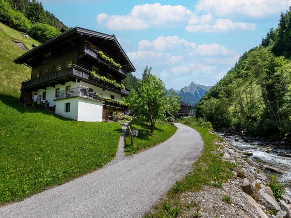 Chalet In Tirol By Zillertal Ski Slopes - Mayrhofen