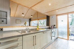 Casa de Campo | Cozinha privada | Um frigorífico, uma máquina de lavar louça, uma chaleira elétrica