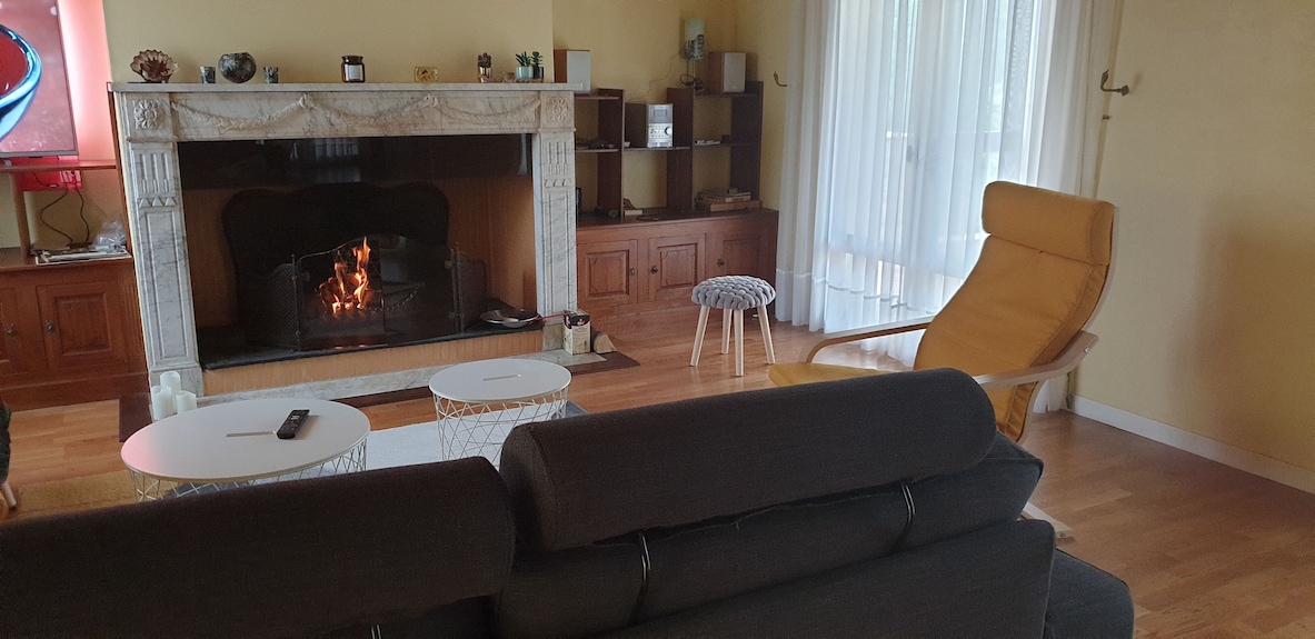 Maison Individuelle Orientée Plein Sud Avec Piscine Privée - Puy-l'Évêque