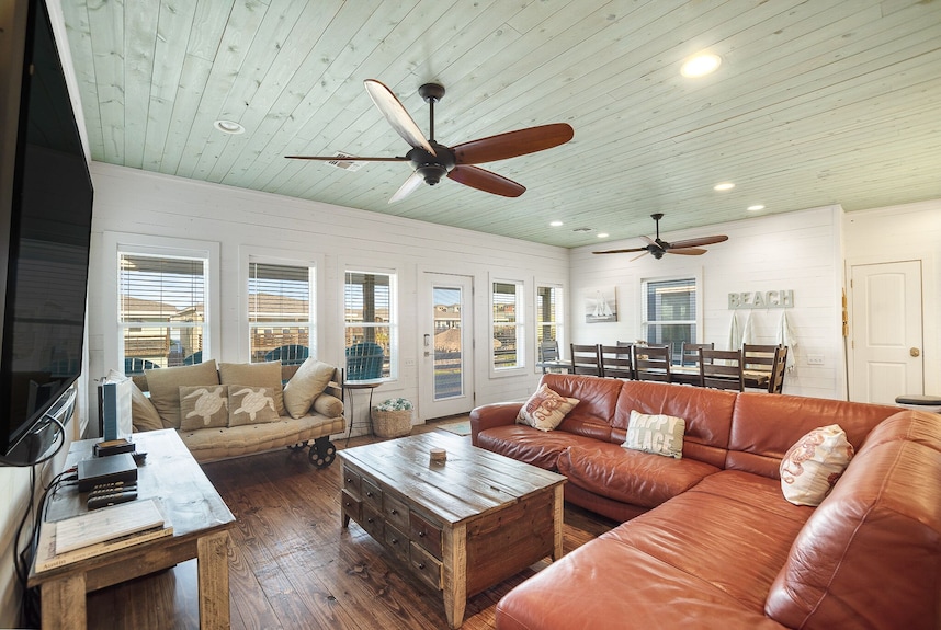 A Shore Bet - Fishing Pond, Near The Beach, Outdoor Lounge Spaces, Shared Pool! - Port Aransas, TX