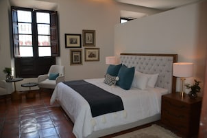 Quarto casal superluxo | Roupas de cama premium, edredons de pluma, cofres nos quartos