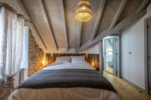 Quarto Duplo Comfort (Bardadinhas) | Com decoração personalizada, com mobília individualizada, secretária 