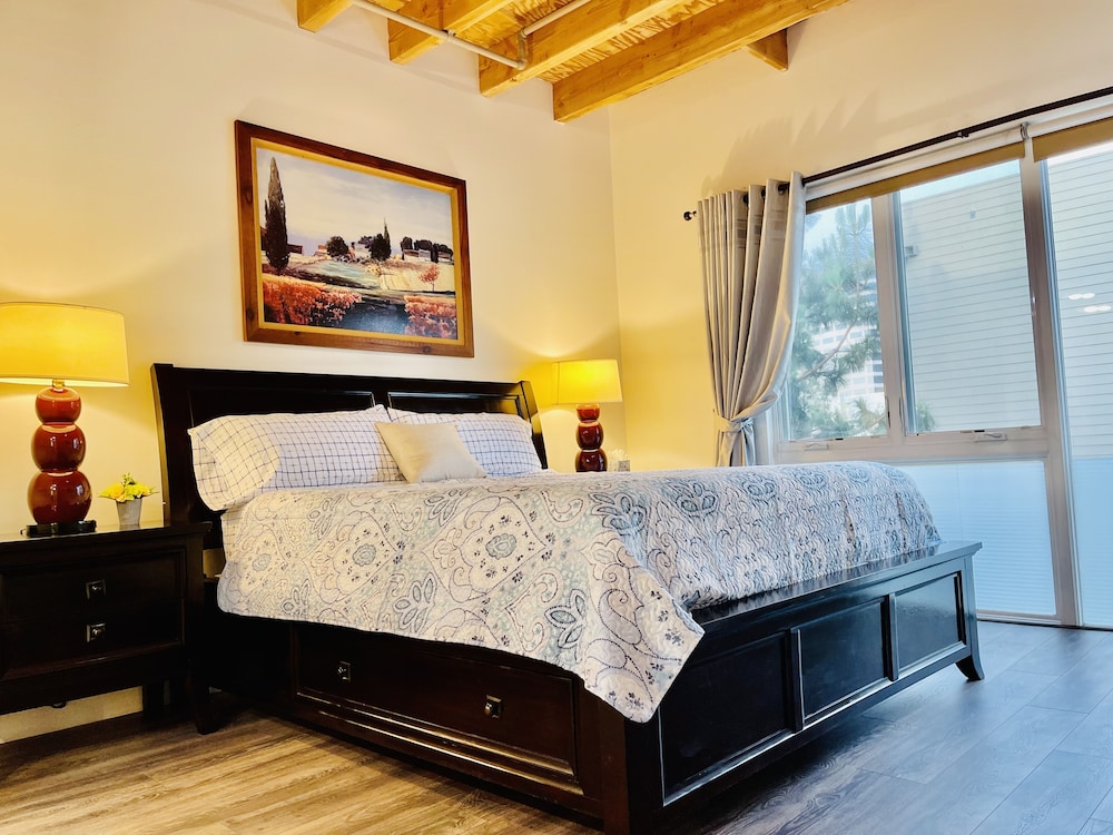 Super central Santa Ana 3BR Townhome Close to Disneyland, UCI & Newport ...