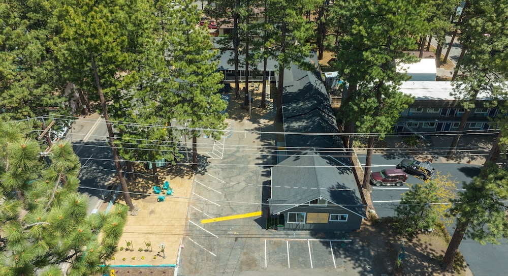 Adventure Lodge - Lake Tahoe