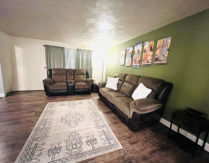 Cozy Home Close To Upmc/cmu/upitt/duqsne/carlw Minutes From Everything W/parking - Old Mill, West Mifflin