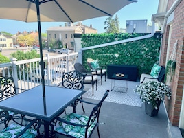 Quarto real, para não fumantes, vista para a cidade | Terraço/pátio