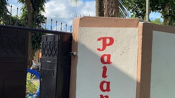 Fachada da propriedade