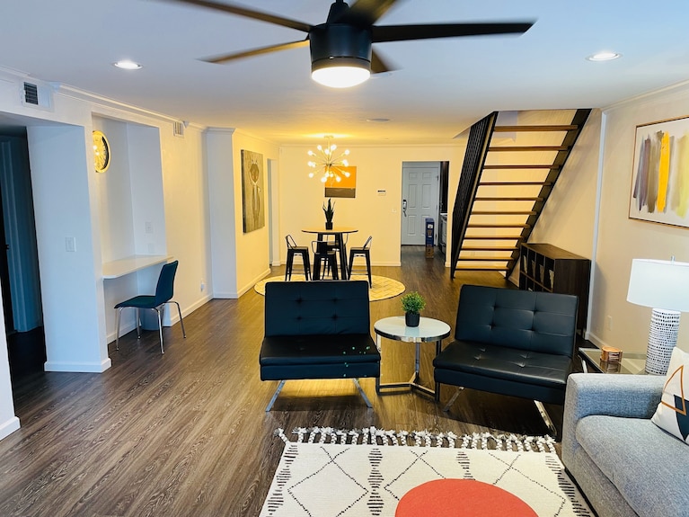 Contemporary Remodeled 6 Bed 4 Bath Apartment - Oklahoma City, OK