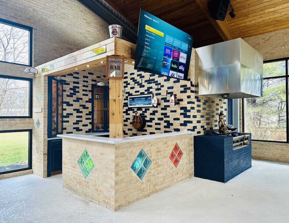 Stien Oasis: Heated Indoor Pool Oasis With Theater, Bar&Tennis Court ...