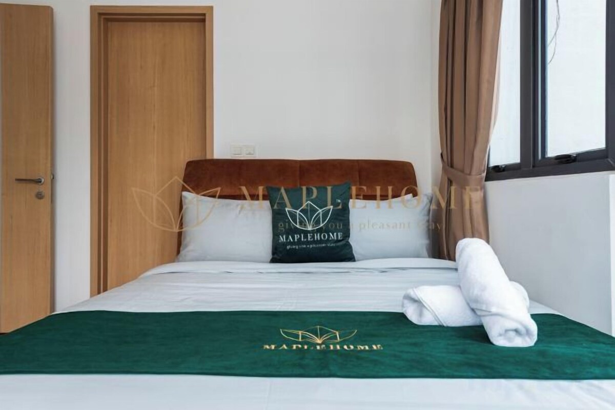 Roupas de cama premium, escrivaninha, ferros/tábuas de passar roupa