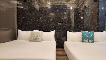 Quarto Quádruplo Panorâmico, 2 camas queen-size, não fumadores, vista para o oceano | Roupa hipoalergénica, cortinas/cortinados opacos, quartos insonorizados