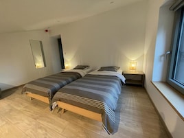 Casa | 4 quartos, com mobília individualizada, ferro/tábua de engomar