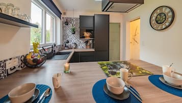 Casa | Cozinha privada | Uma cadeira de bebé