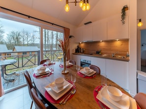 Casa | Cozinha privada | Um micro-ondas, uma máquina de lavar louça