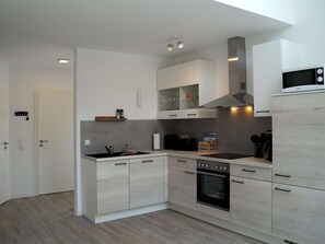 Casa | Cozinha privada | Uma cadeira de bebé