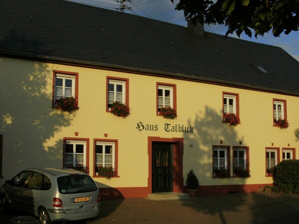 Apartment With Animal Zoo And Sun Terrace - Morbach
