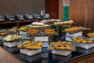 Café da manhã com buffet todos os dias (JOD 16 por pessoa) 