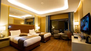 Quarto Twin de Luxo | Roupa de alta qualidade, minibar, cofre no quarto