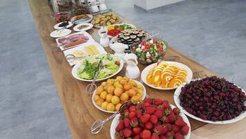 Pequeno-almoço tipo buffet diário incluído