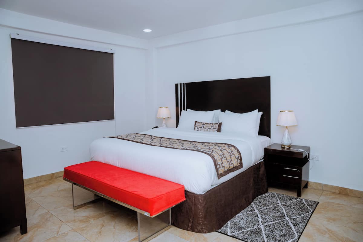 Suíte executiva | Roupas de cama premium, edredons de pluma, escrivaninha