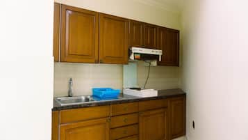 Apartamento luxo | Cozinha privada | Geladeira grande, cooktop, panela elétrica de arroz
