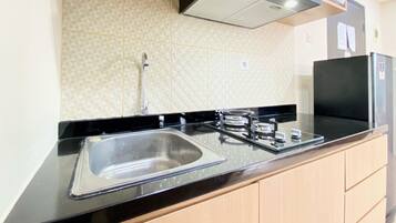 Apartamento luxo | Cozinha privada | Geladeira grande, micro-ondas, cooktop, panela elétrica de arroz