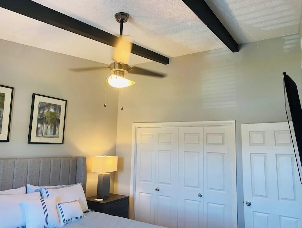 Lovely Designer 1 Bedroom With Free Parking - Oklahoma
