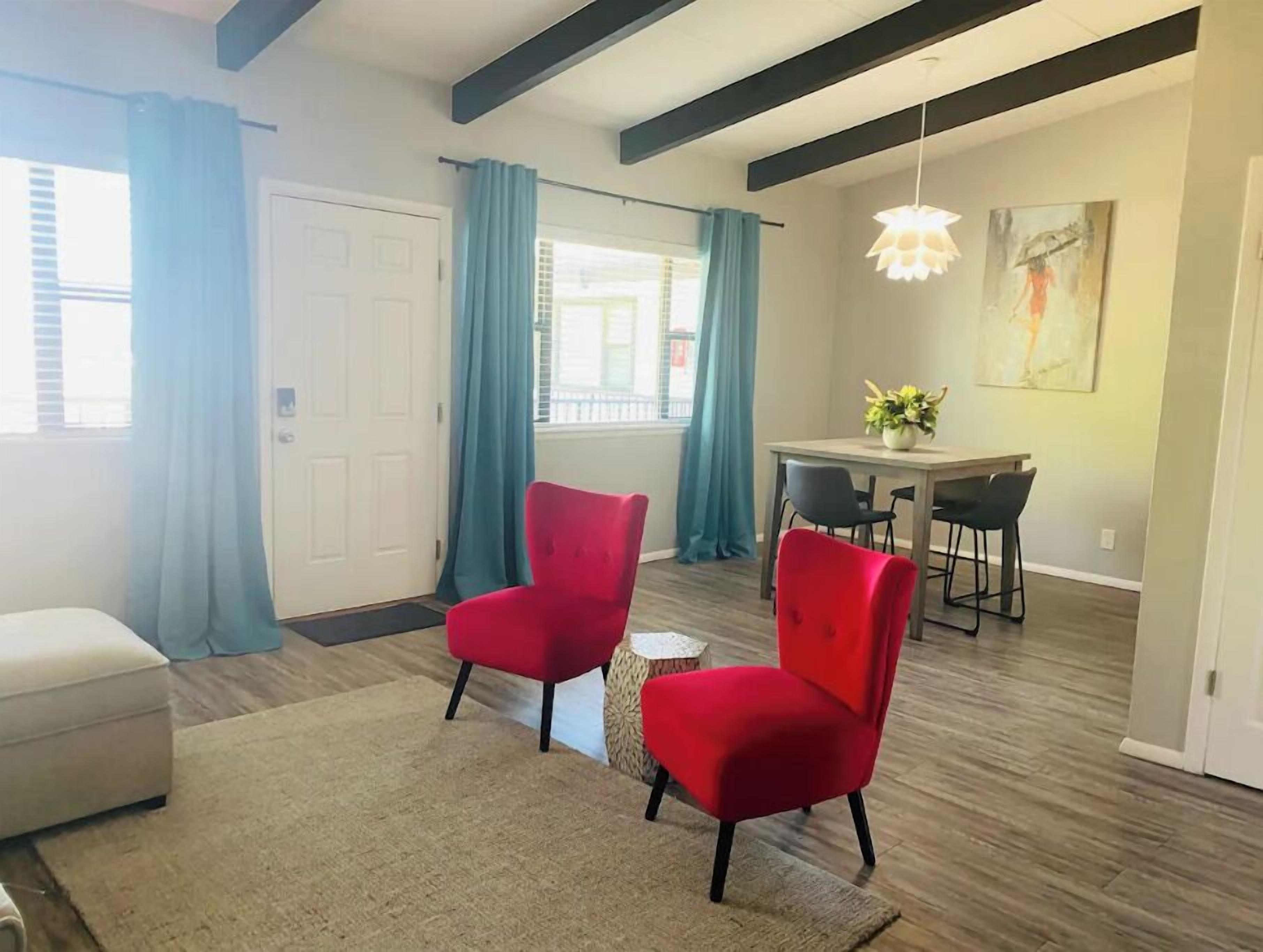 Lovely Designer 1 Bedroom With Free Parking - Oklahoma City, OK