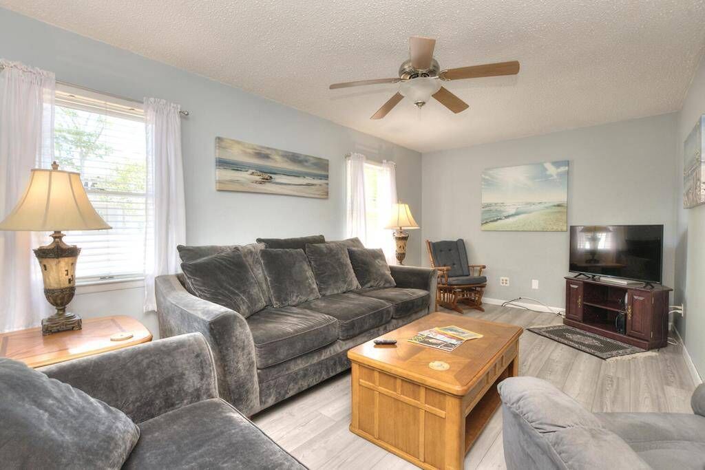 Mandolin Wind Your Family Beach Getaway. \N5 Minute Walk To The Beach. 10% Off - Oak Island, NC