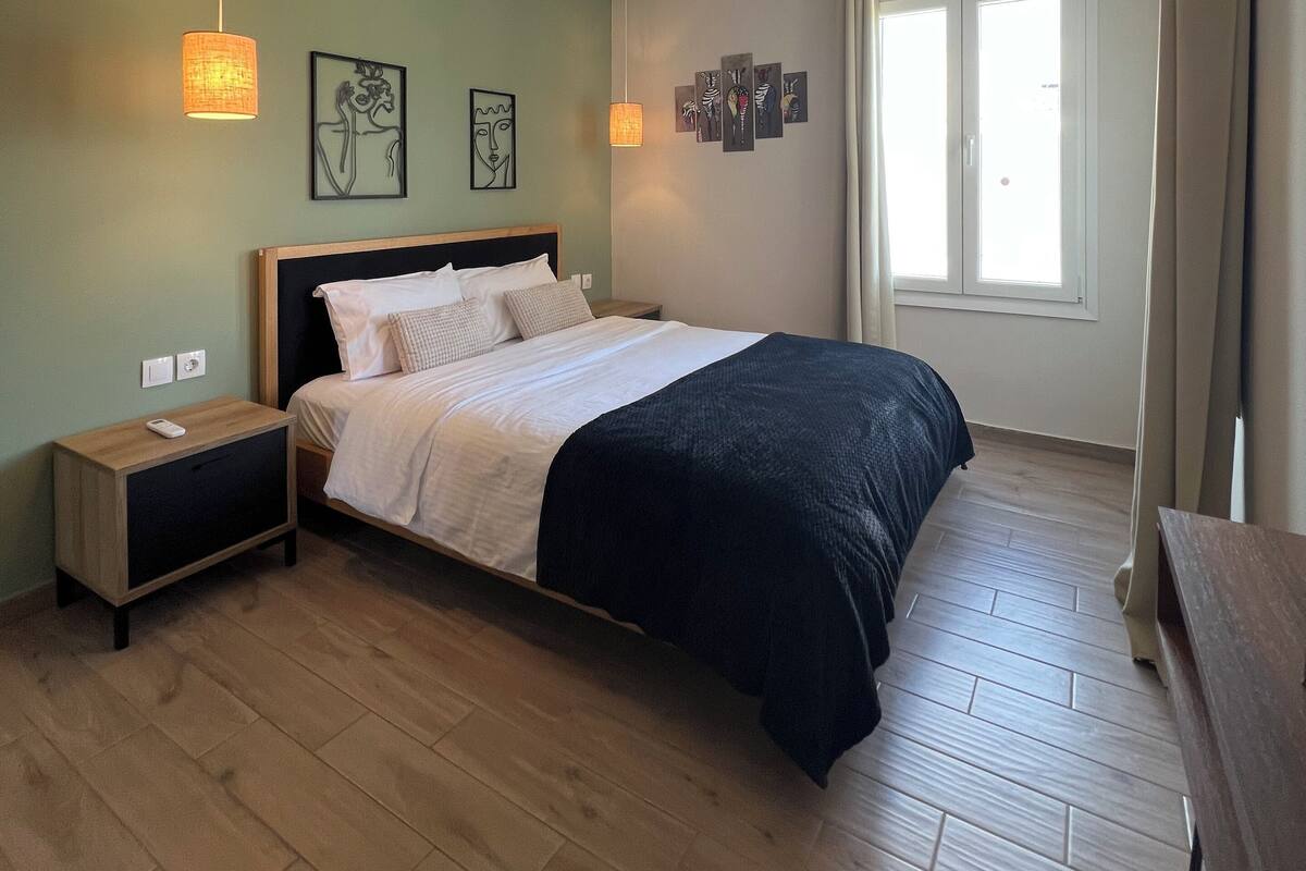 Apartamento com design assinado, 1 cama de casal | 1 quarto, roupas de cama antialérgicas, individualmente decorados