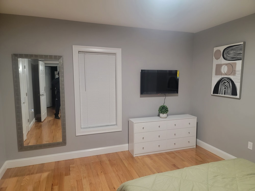 Lovey Spacious 2 Bedroom Apartment 15 Min From Airport/downtown - Dedham, MA