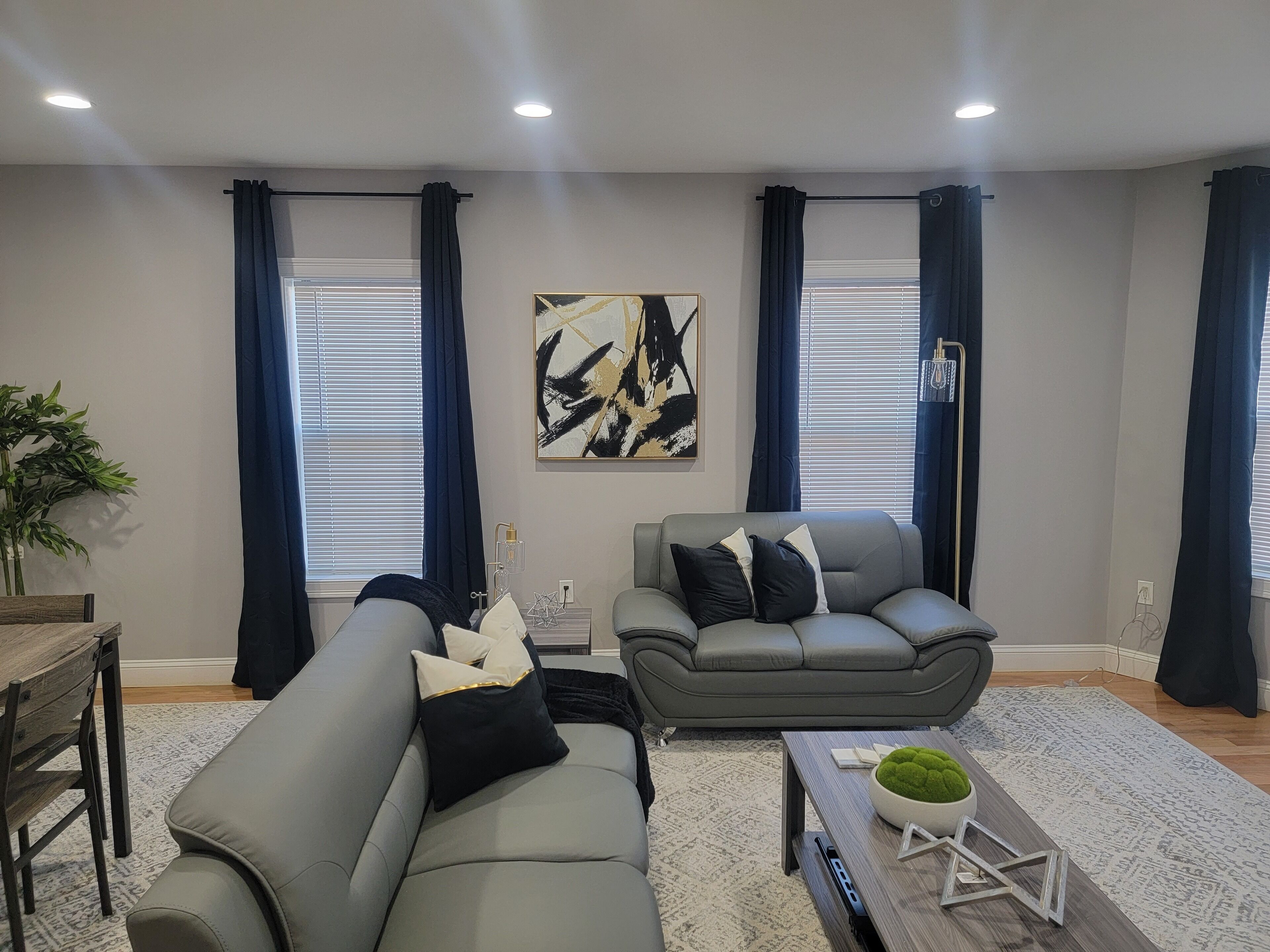 Lovey Spacious 2 Bedroom Apartment 15 Min From Airport/downtown - 牛頓