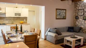 Casa | Cozinha privada | Um frigorífico, uma placa de cozinha