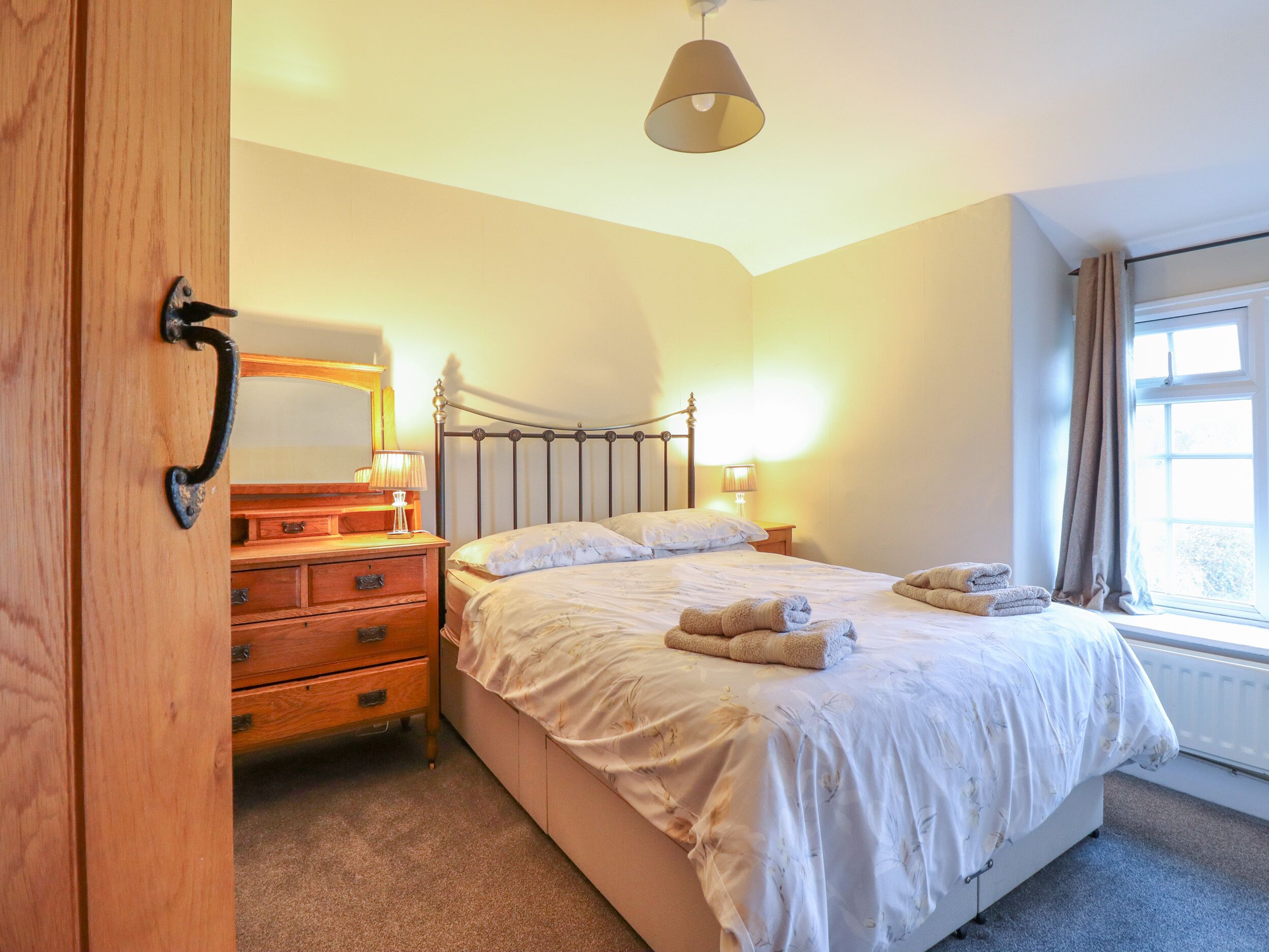 3 quartos, individualmente decorados, individualmente mobiliados
