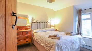 3 quartos, individualmente decorados, individualmente mobiliados