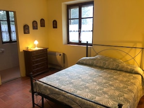 Casa | 1 quarto, com mobília individualizada, roupa de cama fornecida 
