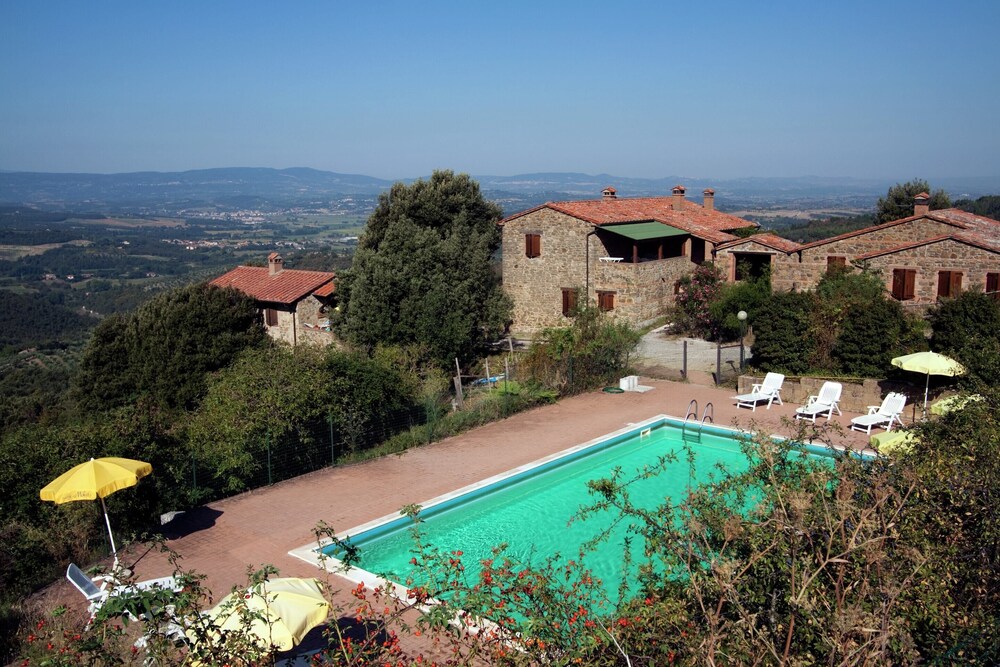 Farmhouse In Paciano With Pool & Scenic Views - Umbria