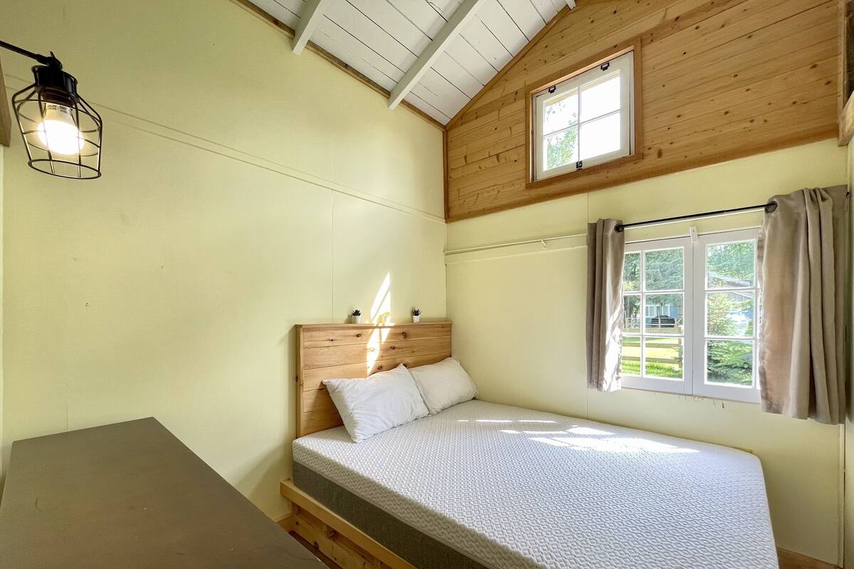 Casa de campo, 2 quartos, ao lado do lago | Camas com colchões de espuma com sistema de memória