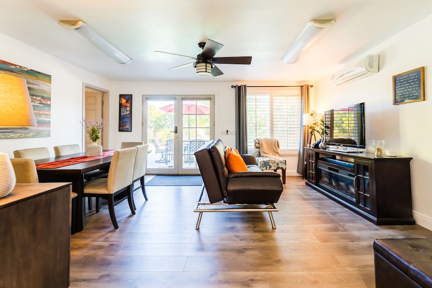 Gated Suite - King Bed, Cozy, Quiet, Kitchen, Pool - Riverside, CA