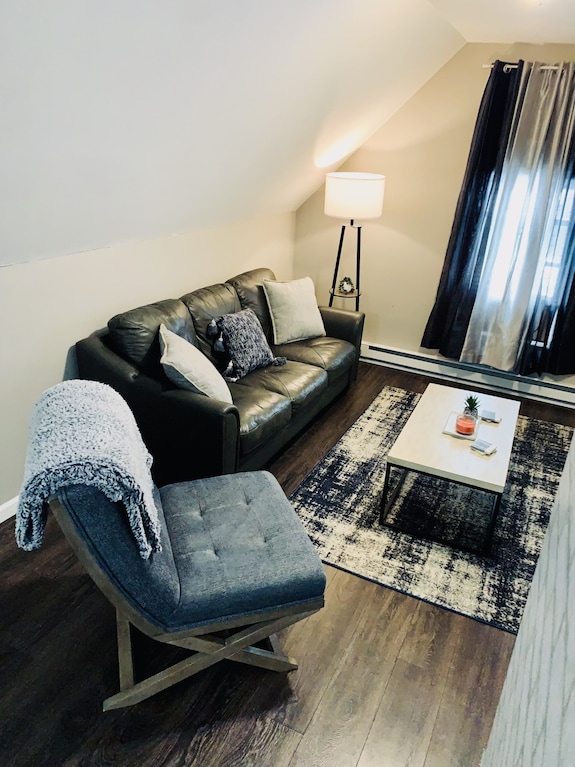 Quaint 2 Bedroom Apartment Just 5 Minutes To Fort Drum - 沃特敦