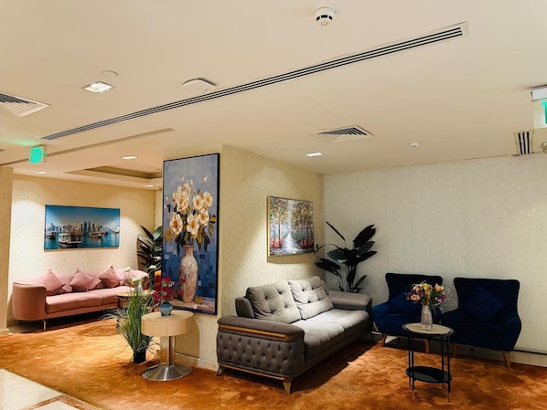 Área de estar no saguão