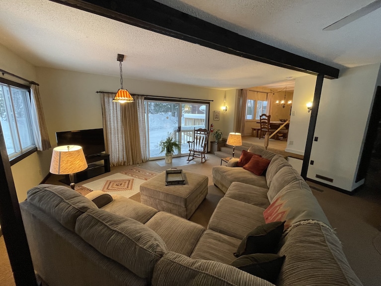 Snowsnowsnow! Ride Direct To Trail! Beautiful Spacious Getaway! - Marquette, MI